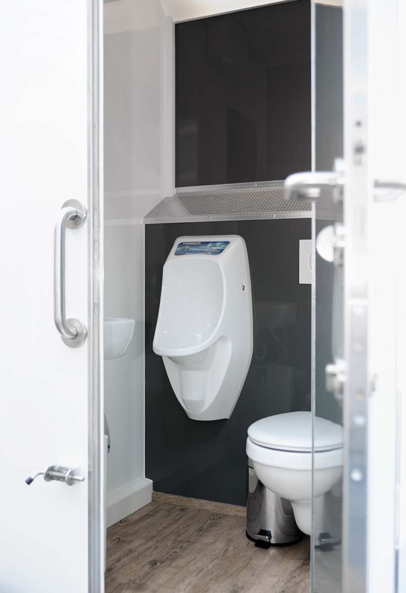 TOI® WC-Trailer VIP Duo - der kompakte WC-Wagen für Events | TOI TOI